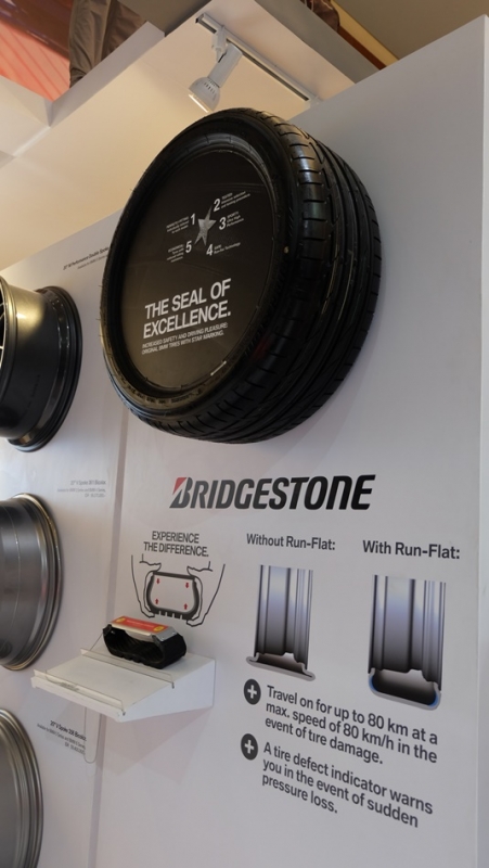 Display Ban Run Flat Tyre Bridgestone di Booth BMW Indonesia